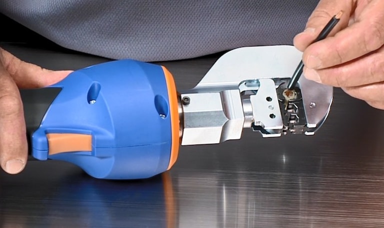 TE Connectivity SDE Crimp Commercial Tooling System | TE Connectivity
